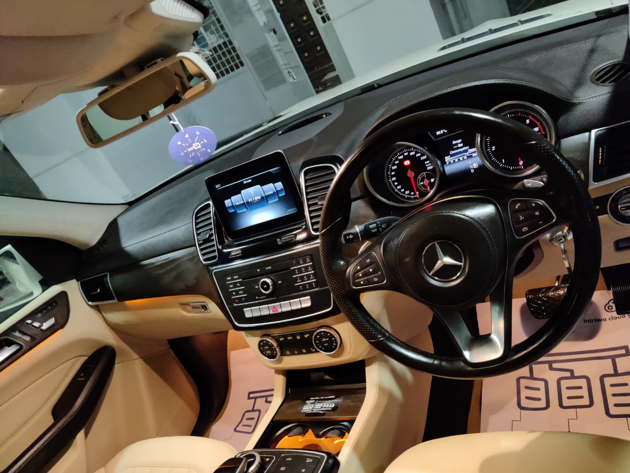 Doorstep Car deep cleaning and washing service in pune