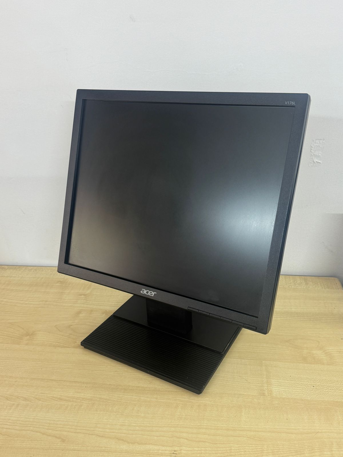 Acer 17’inch square lcd monitor - with VGA port!!! @2000/- - Infocom ...