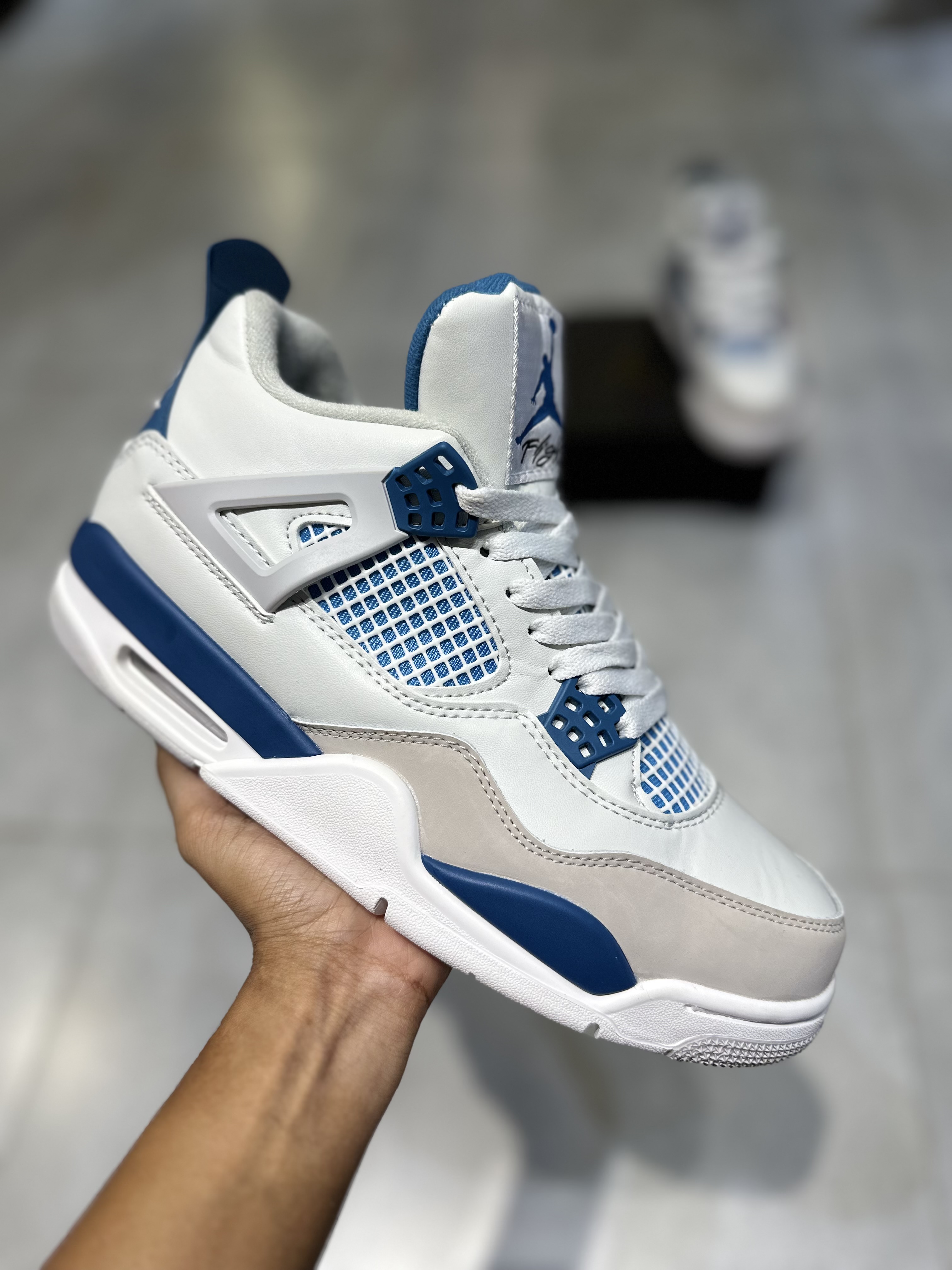 Jordan Retro 4 - Brand Lounge