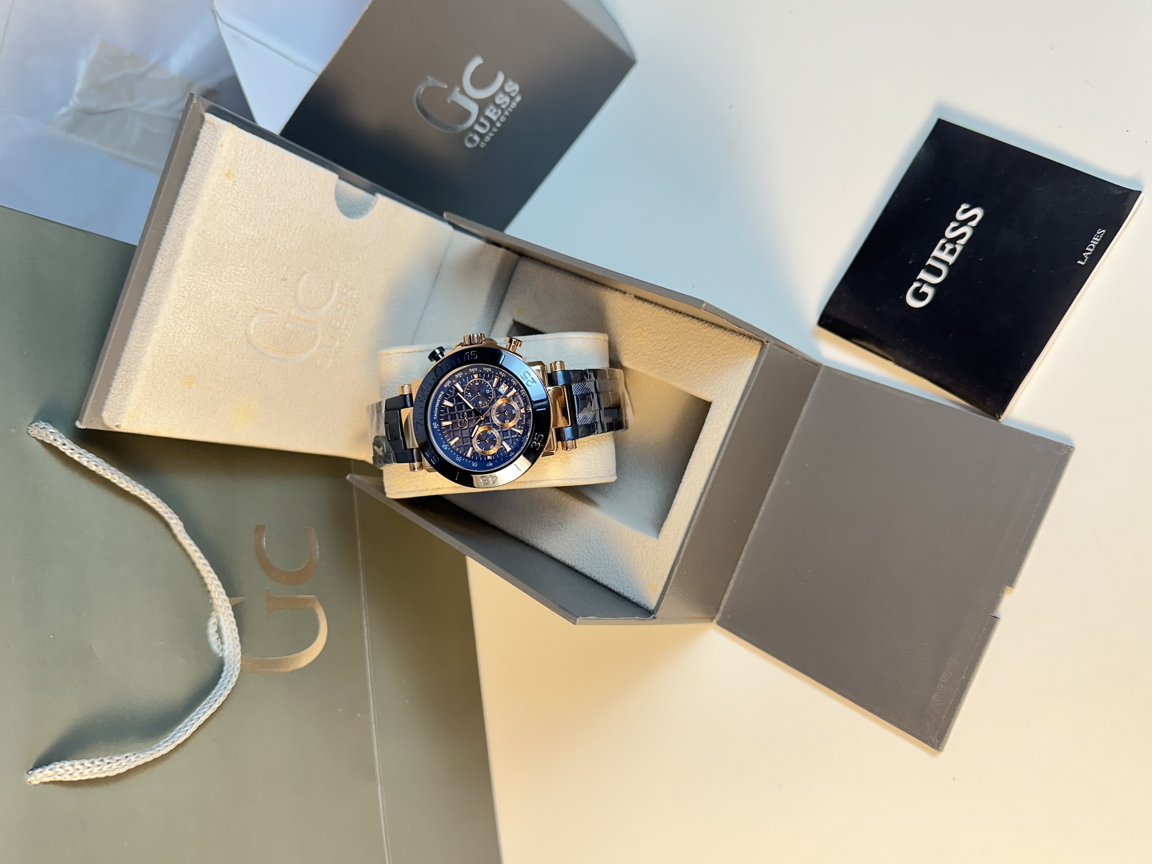 Guess Collection 1 - Brand Lounge