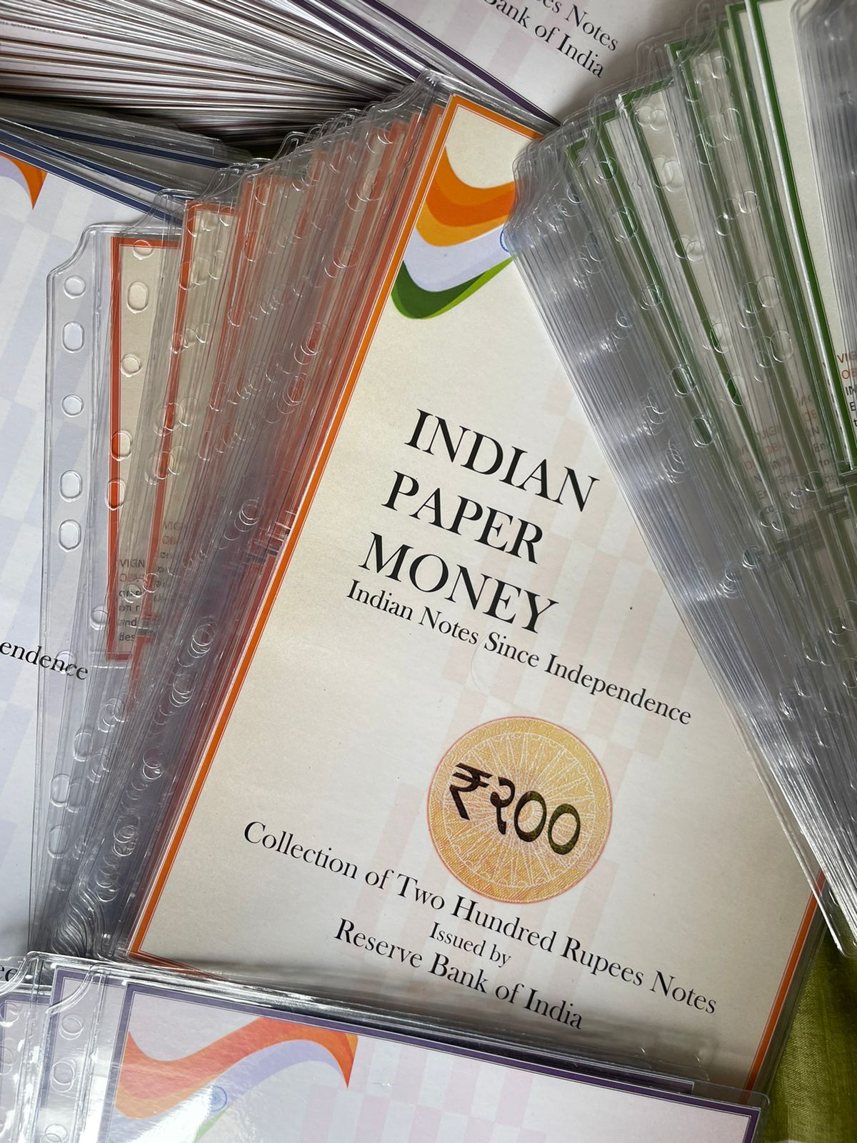 200 Rupees Signature Series Album - The Banknote Society