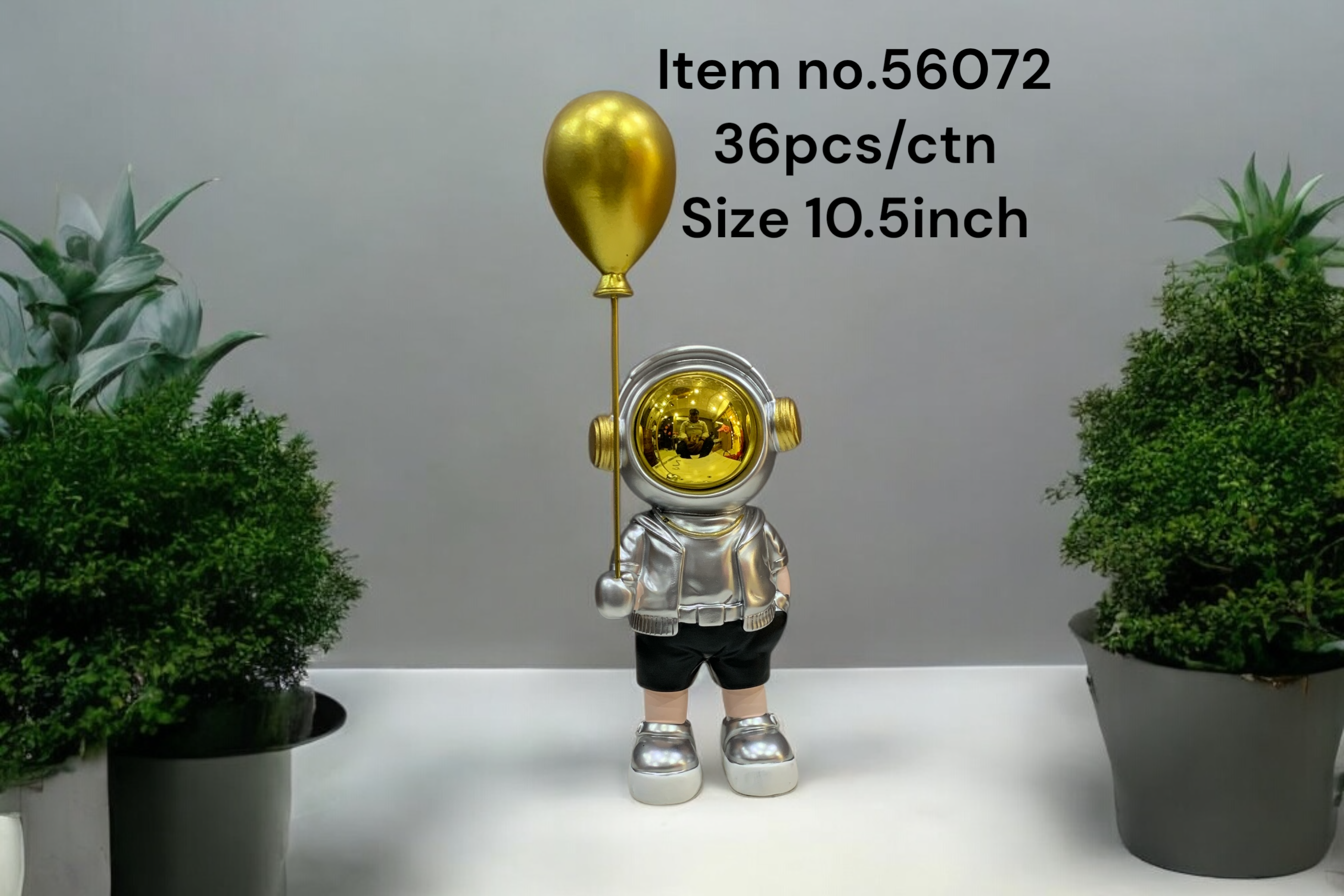 56072 (36)-ASTRONAUT WITH BALLOON - SOVA WORLD WIDE IMPEX
